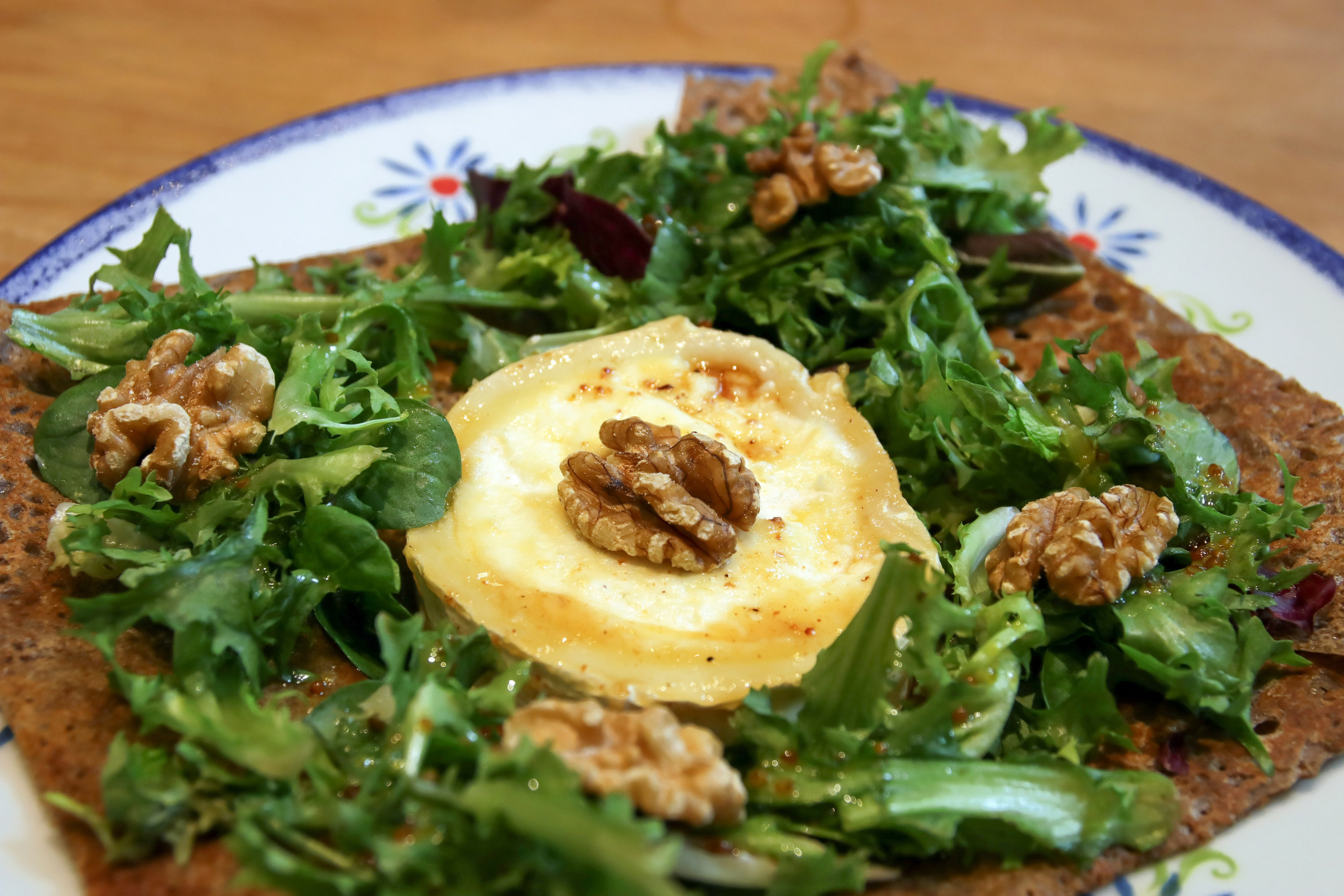 Savoury French crepes with goat cheese and honey - Poupadou